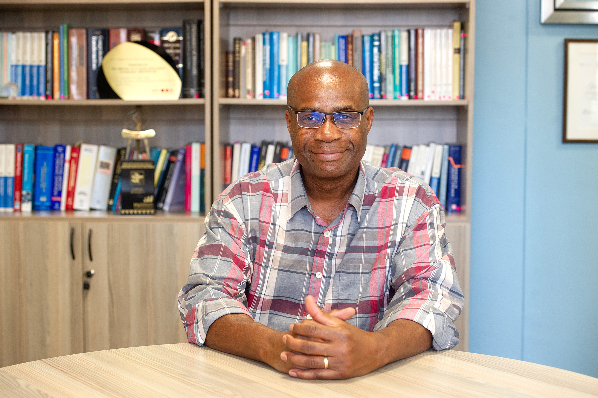 Prof Kelly Chibale receives Queens’ College Honorary Fellowship | UCT News