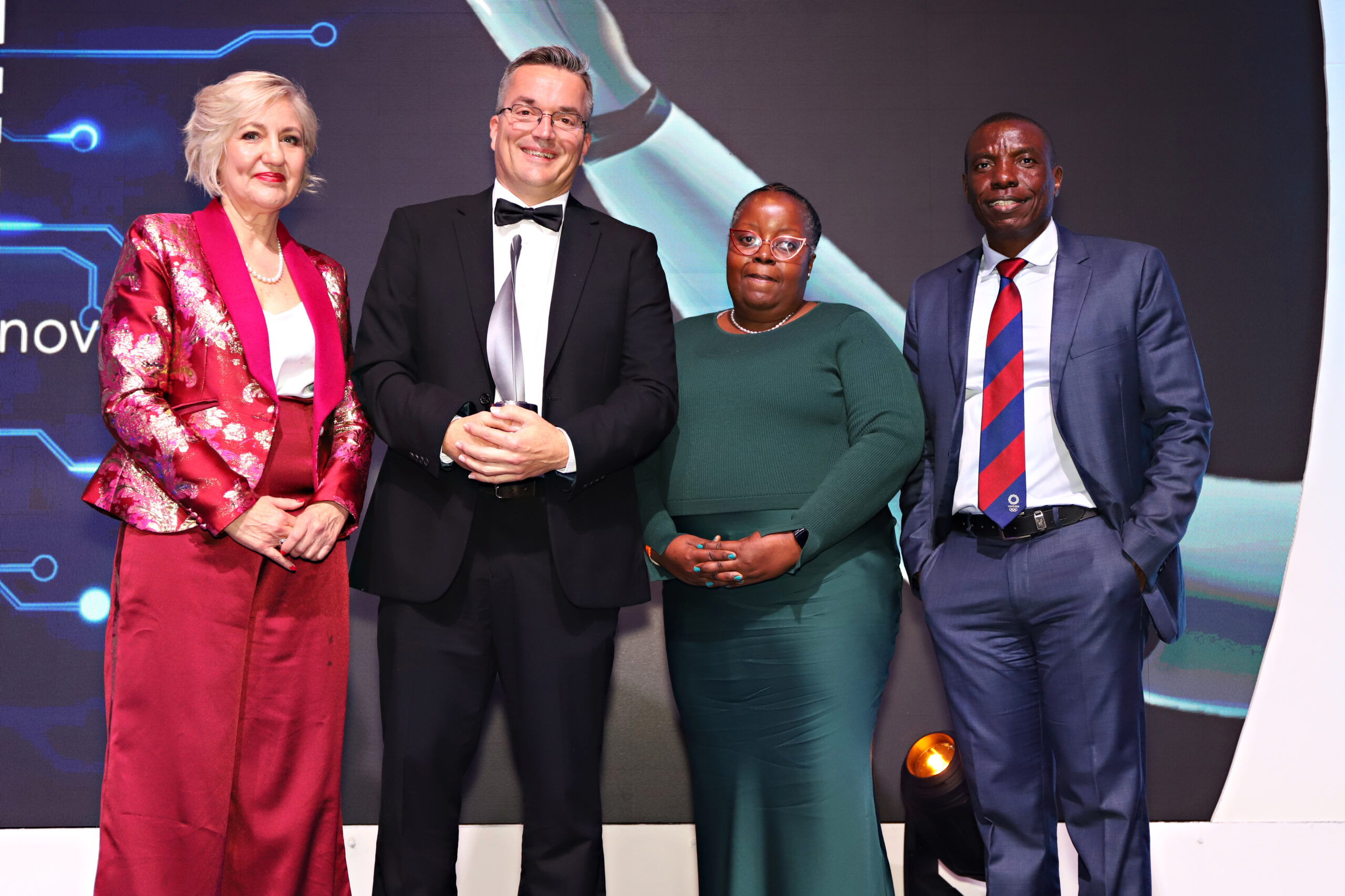 Top honours for leading radio astronomy big data analysis | UCT News